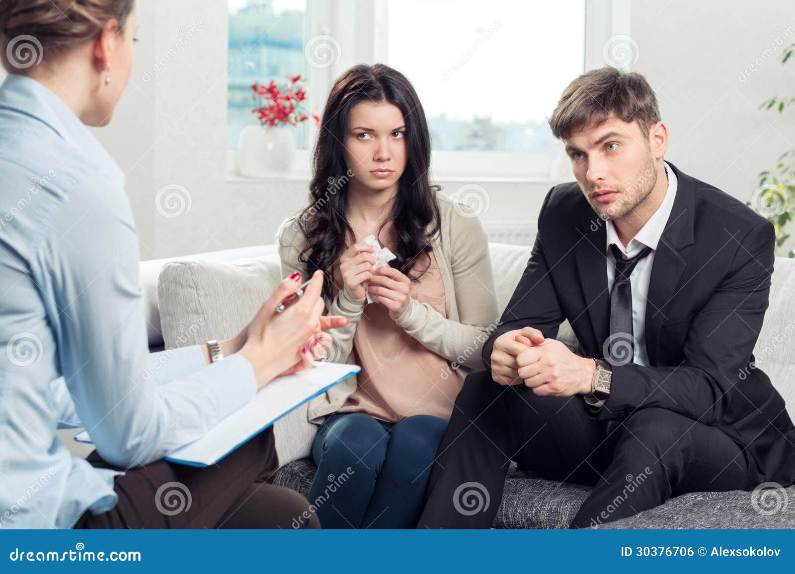 Le Jeune Couple Consulte Au Psychologue Photo stock - Image du ...