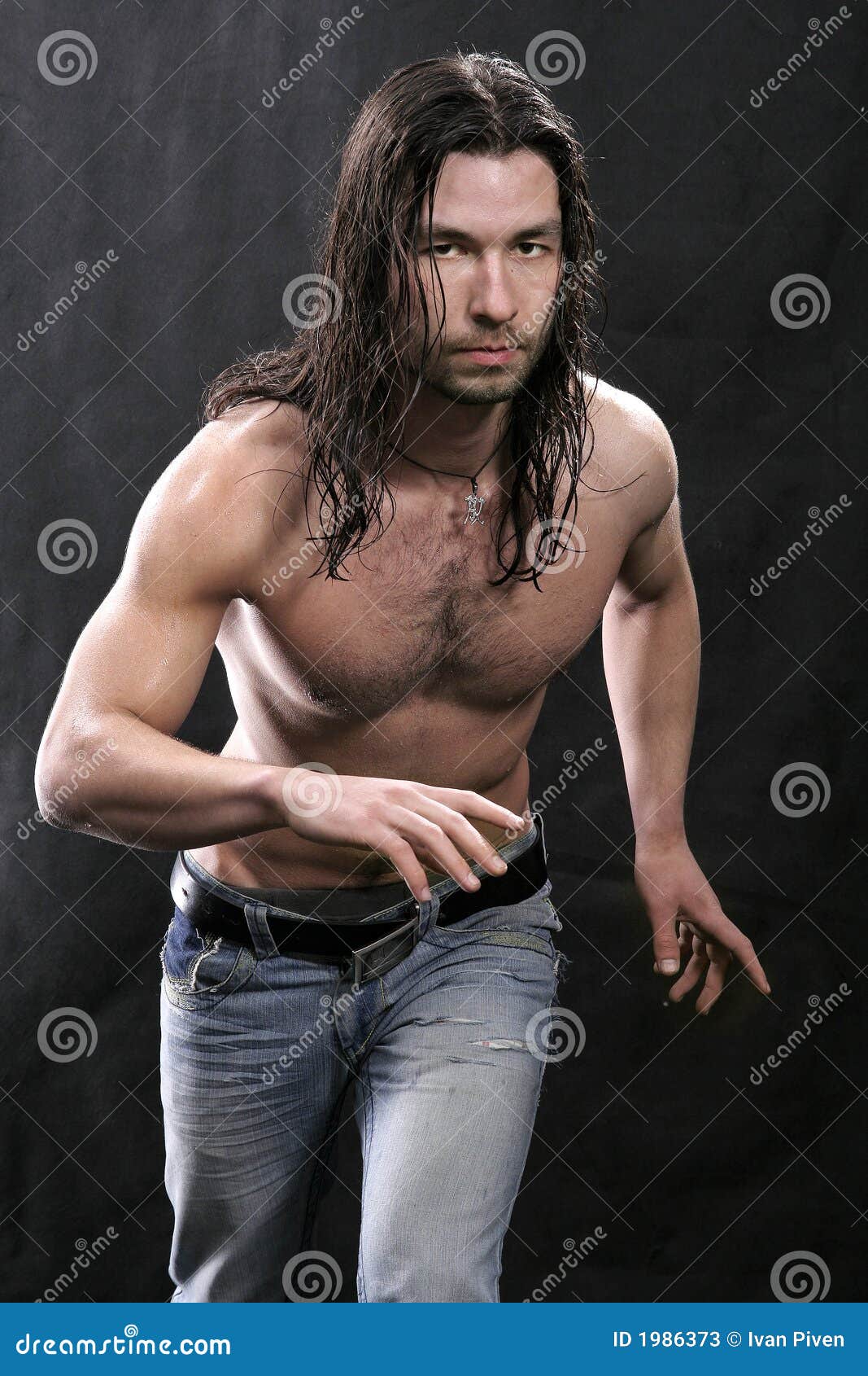 Le Jeune Homme Dynamique Avec a Image stock - Image du modèle, lumière ...