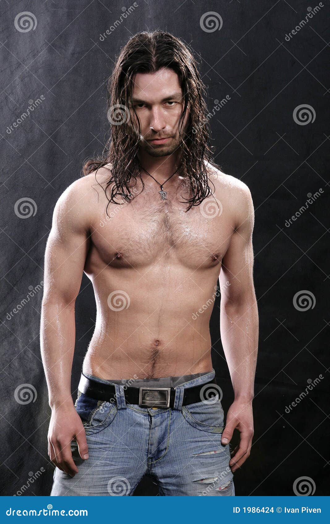 Le Jeune Homme Dynamique Avec a Photo stock - Image du jeune, adulte ...