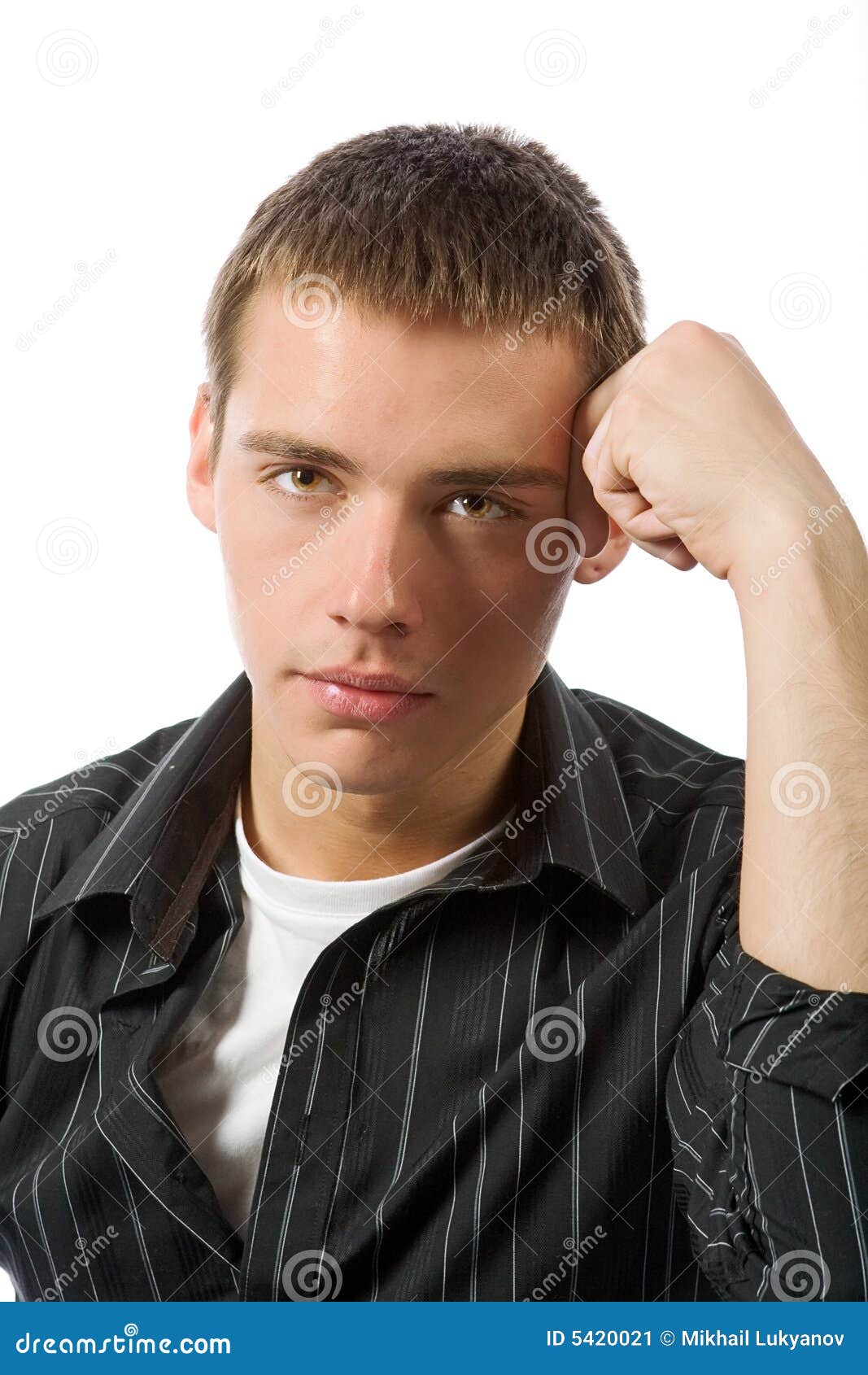 Le jeune homme pensif image stock. Image du mode, modèle - 5420021