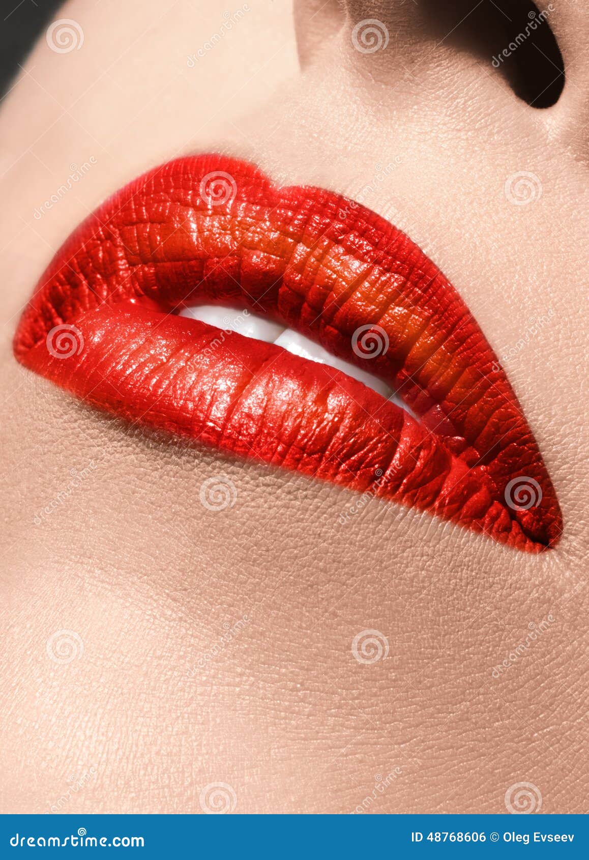 Le Labbra Rosse Sensuali Compongono Il Primo Piano Fotografia Stock