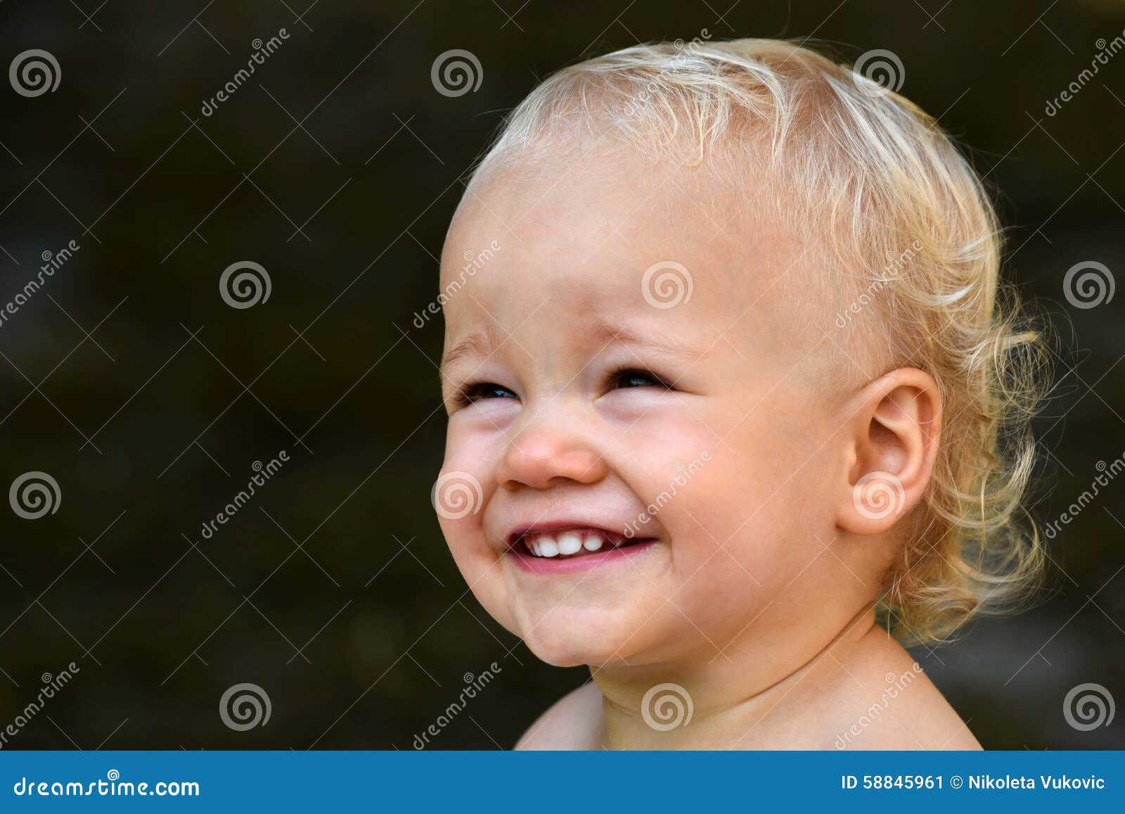 Le litet barn 库存图片. 图片 包括有 纵向, 子项, 微笑, 表面, 逗人喜爱, 男朋友 - 58845961