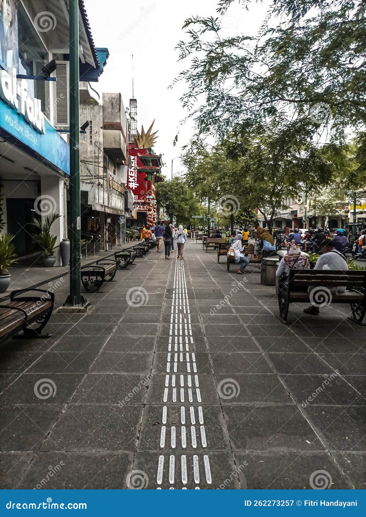 Le Long De Jalan Malioboro Plein D'agitation. Photographie éditorial ...