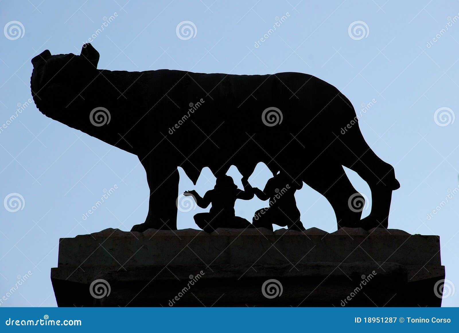 Le Loup De Capitoline - Rome Image stock - Image du lait, éternel: 18951287