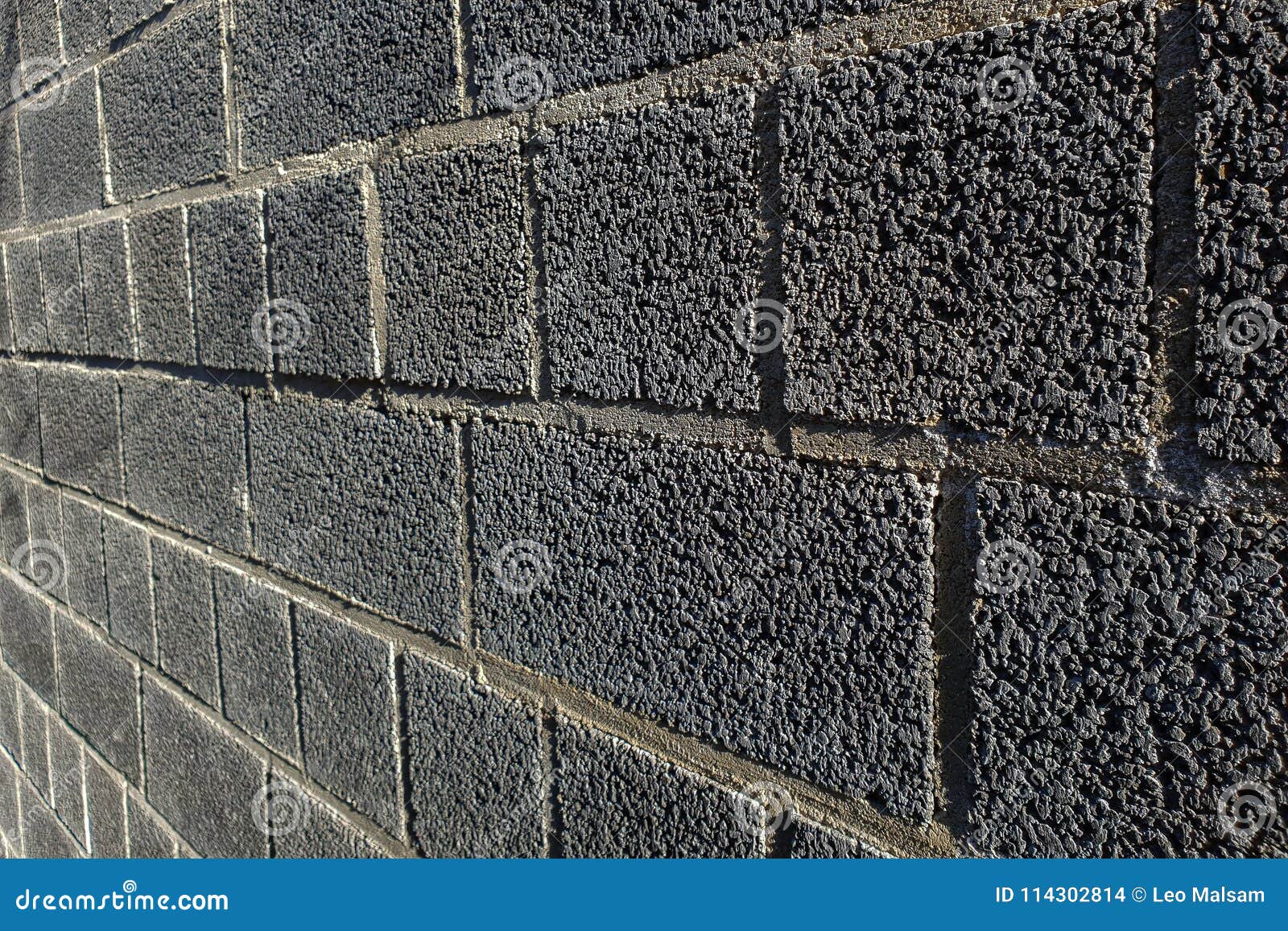 Le Mur De Maison Des Blocs Poreux Photo stock - Image du fond, bloc ...