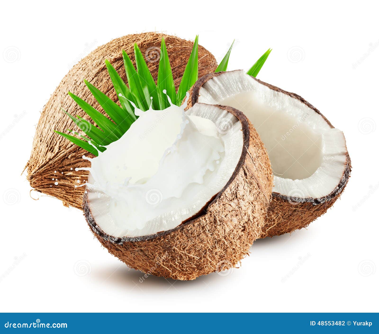 Le Noci Di Cocco Con Latte Spruzzano E Coprono Di Foglie Isolato Su ... Le Noci Di Cocco Con Latte Spruzzano E Coprono Di Foglie Isolato Su ...
