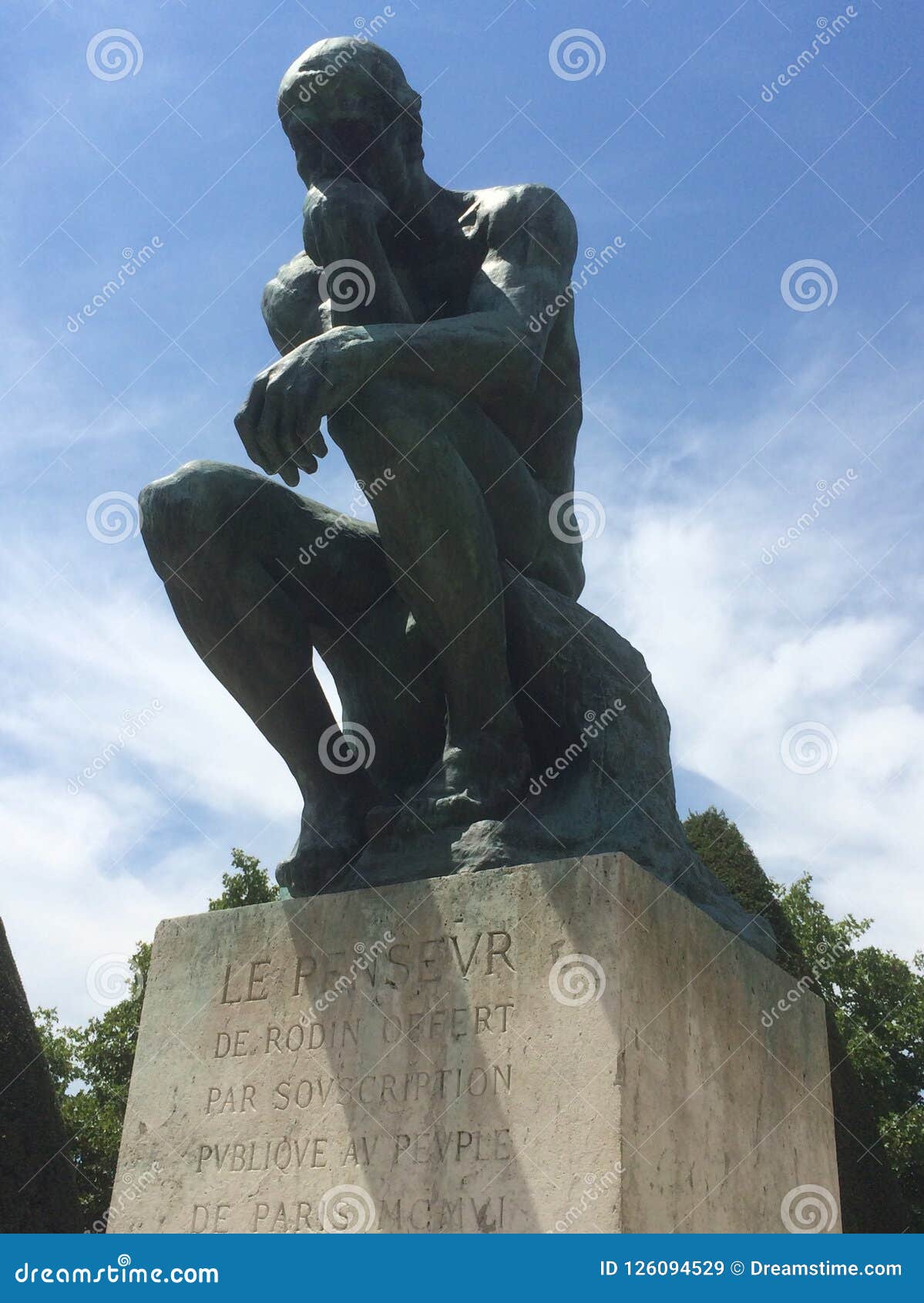 Le penseur редакционное стоковое изображение. изображение насчитывающей ...