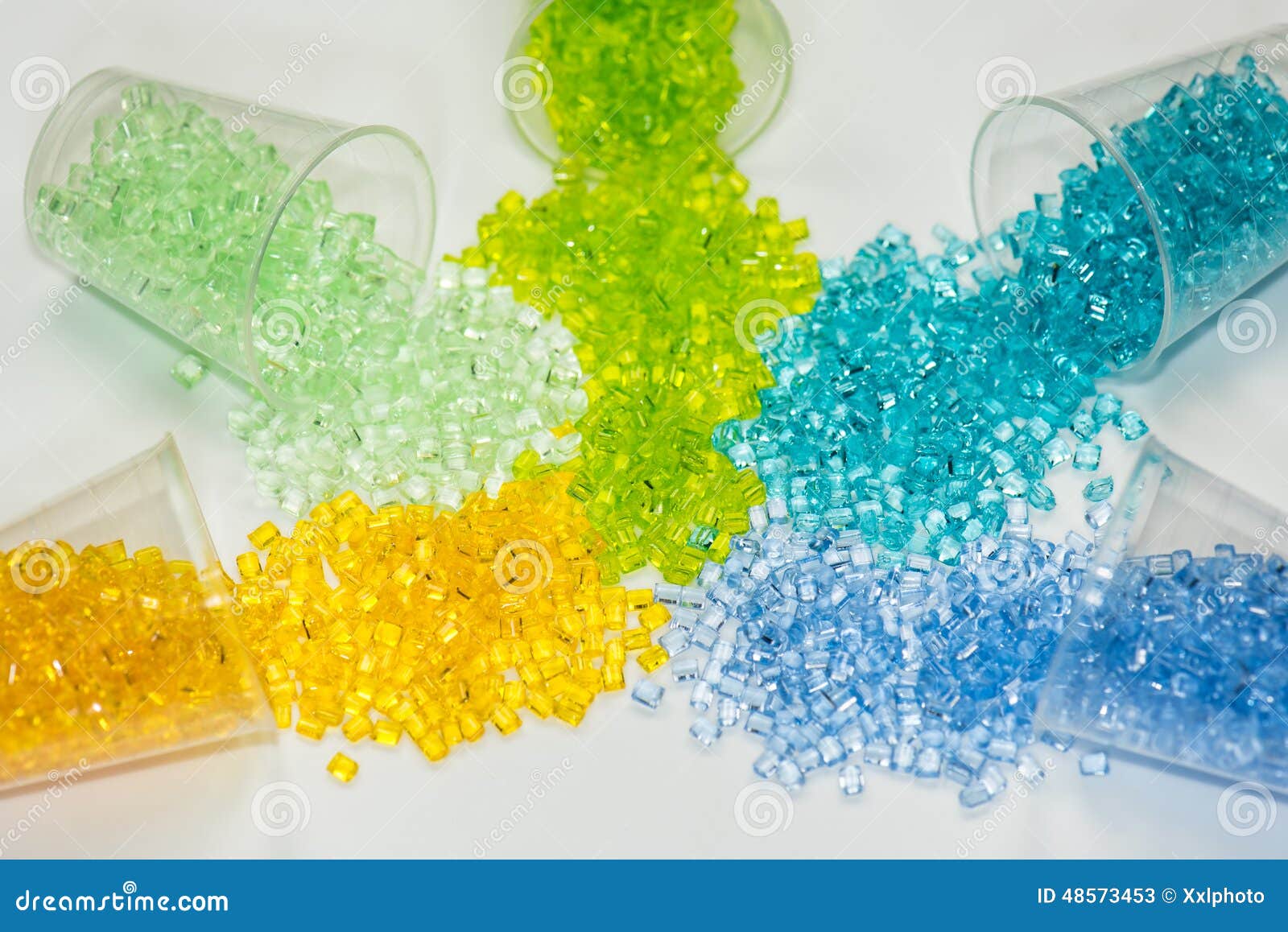 Le Plastique Teint Transparent Granule Image stock - Image du chimie ...