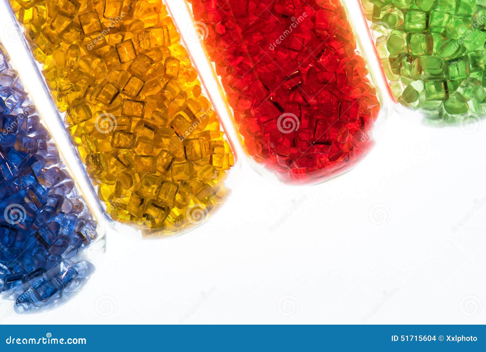 Le Plastique Teint Transparent Granule Photo stock - Image du industrie ...
