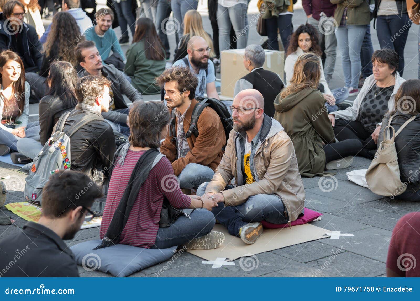 Le Plus Grand Contact Visuel Du Monde Image éditorial - Image du ...