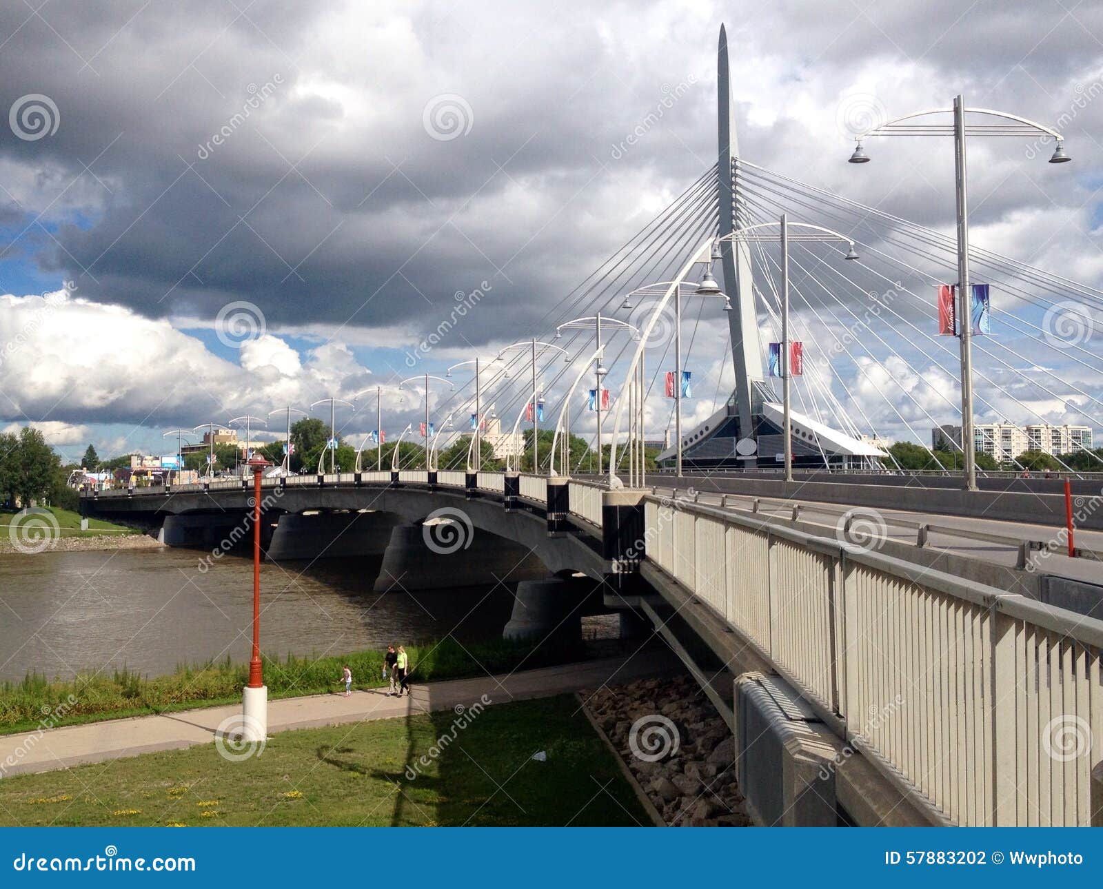Le pont de Provencher photo stock. Image du downtown - 57883202