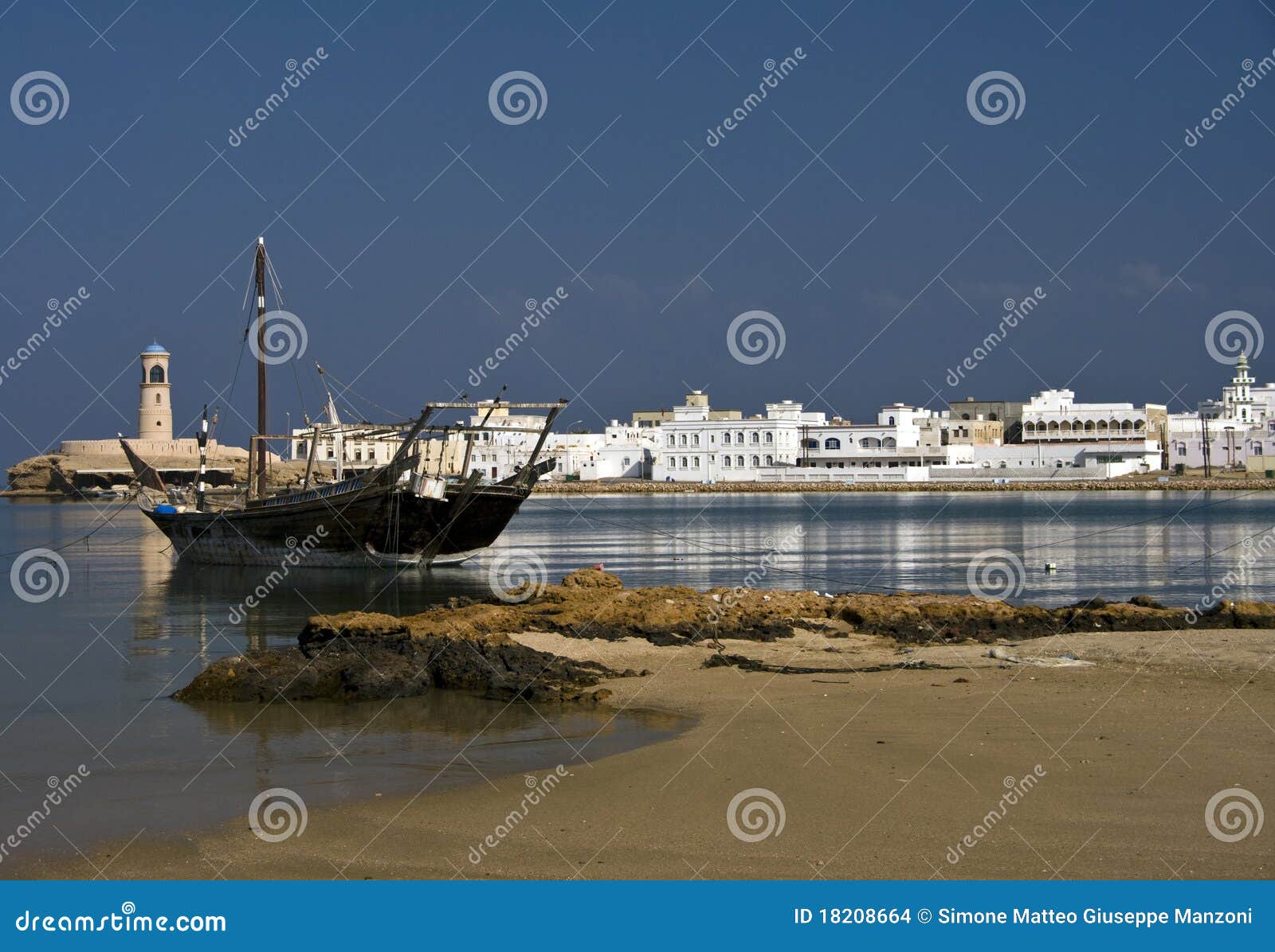 Le port de Sur, Oman photo stock. Image du cloudless - 18208664