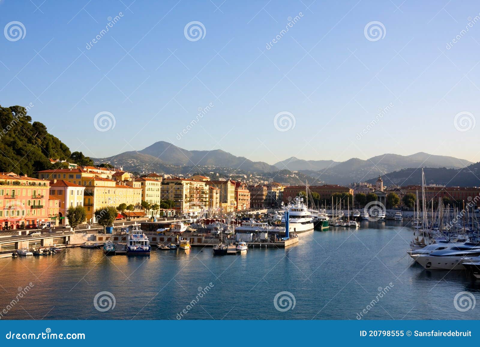 Le port (Nice, France) image stock. Image du bateaux - 20798555