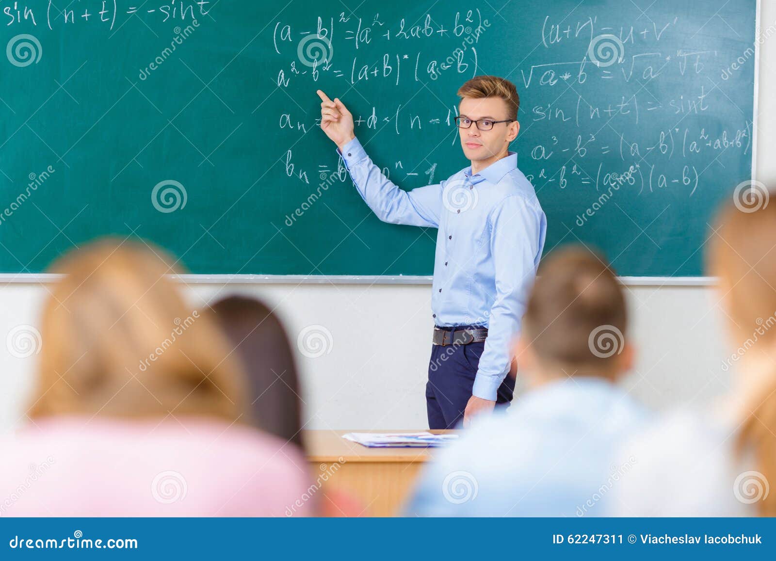 Le Professeur D'université Pose Une Question Image stock - Image du ...