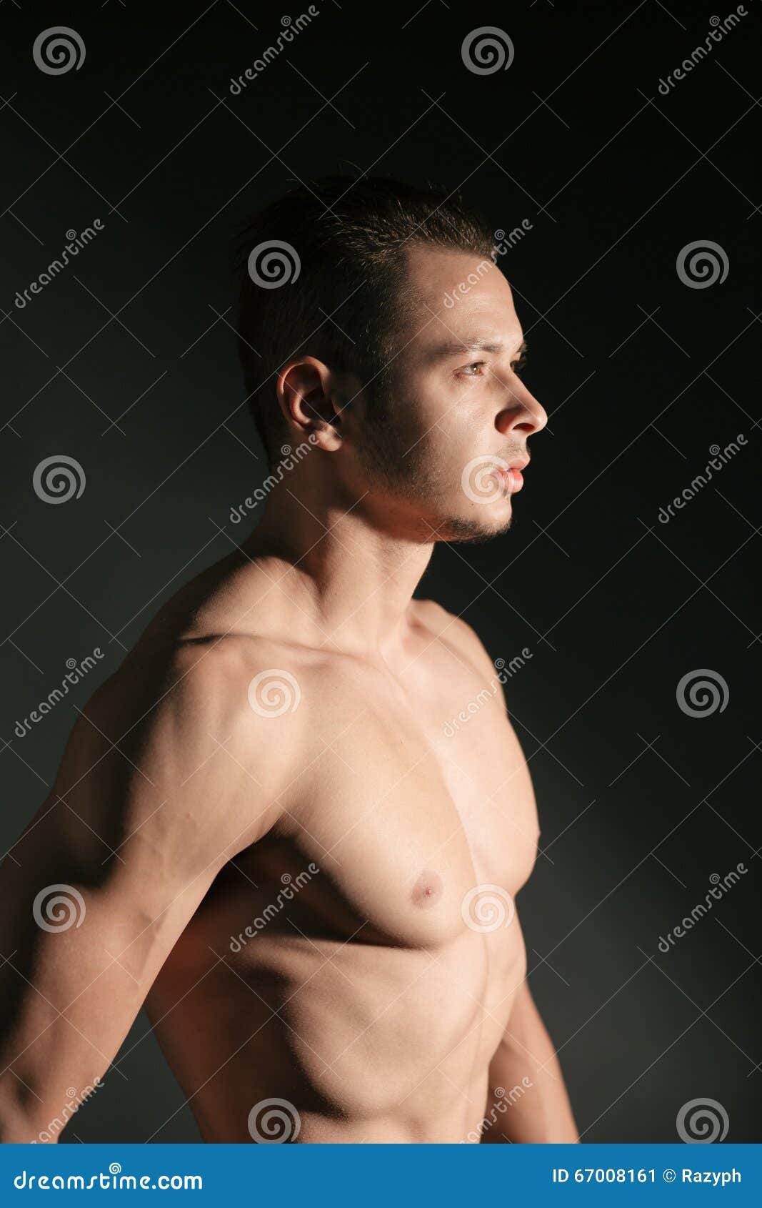 Le profil de l'homme image stock. Image du studio, musculaire - 67008161