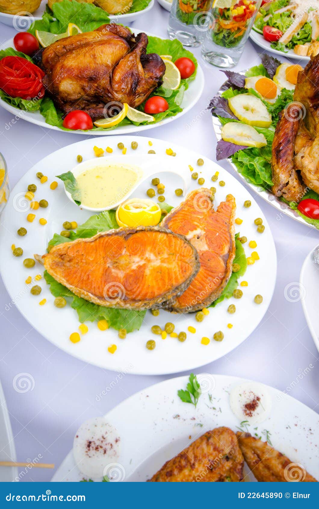 Le Tableau a Servi Avec Des Repas Photo stock - Image du glace, repas ...