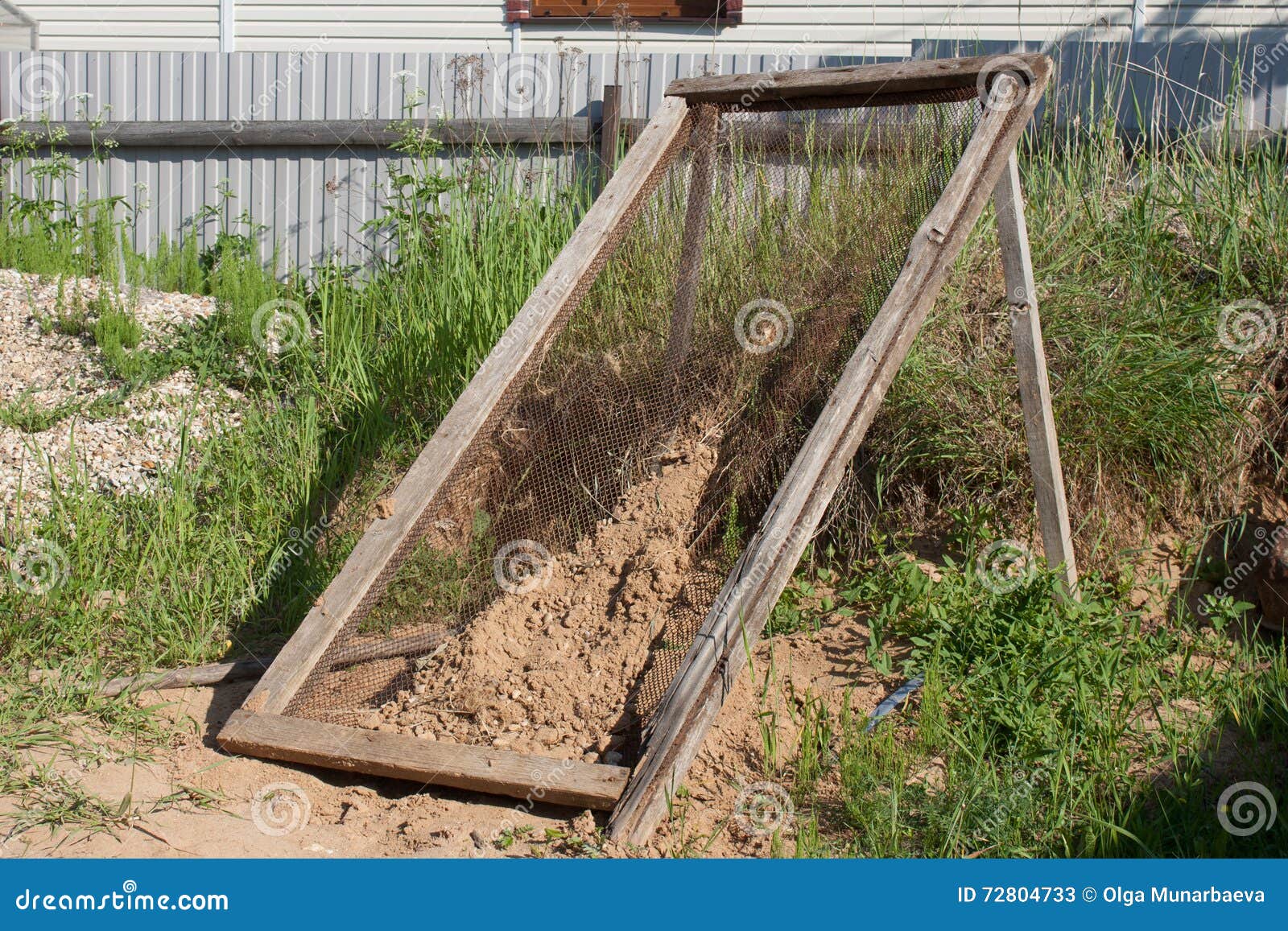 Le Tamis Pour Sécher Et Tamiser Le Sable Image stock - Image du ...