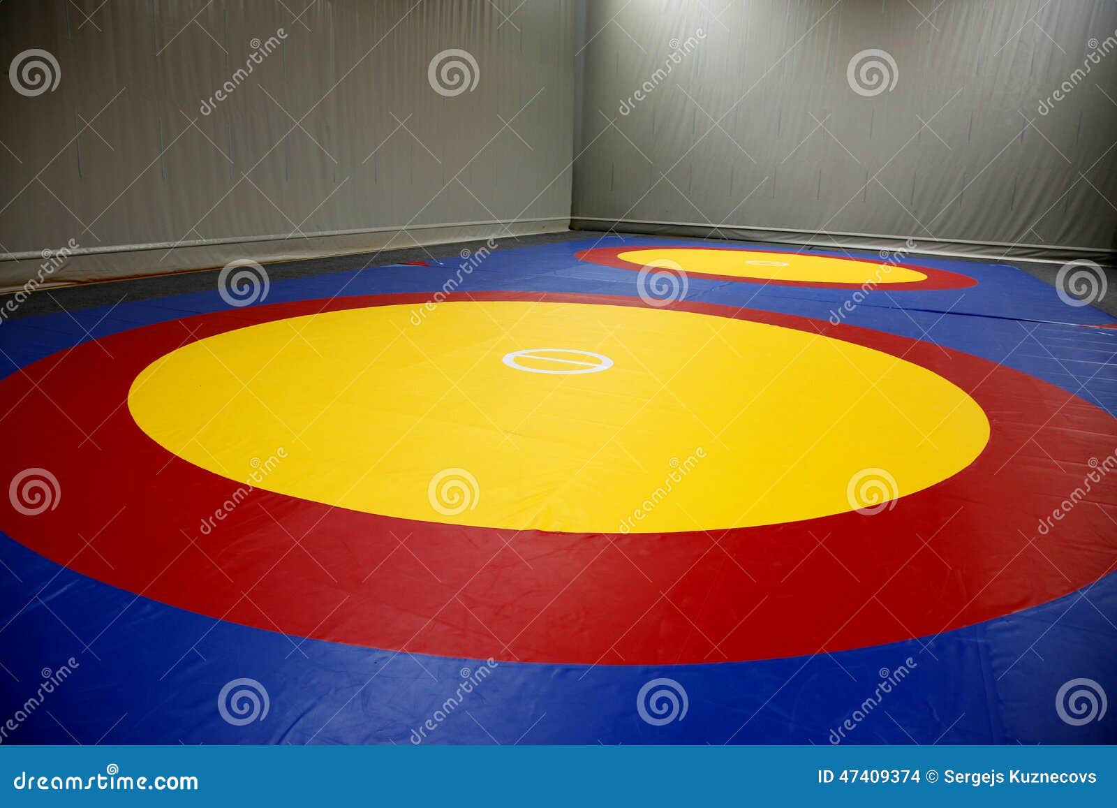 Le tapis de lutte photo stock. Image du romain, sport - 47409374