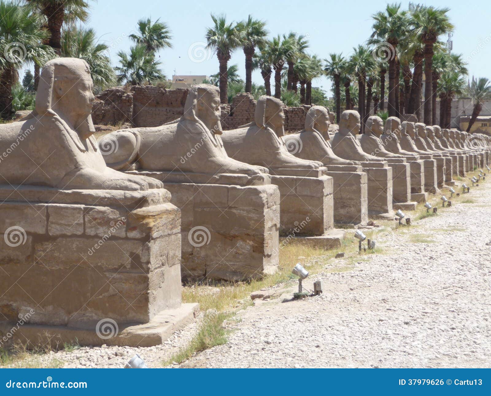 Le temple de Louxor photo éditorial. Image du signe, egypte - 37979626