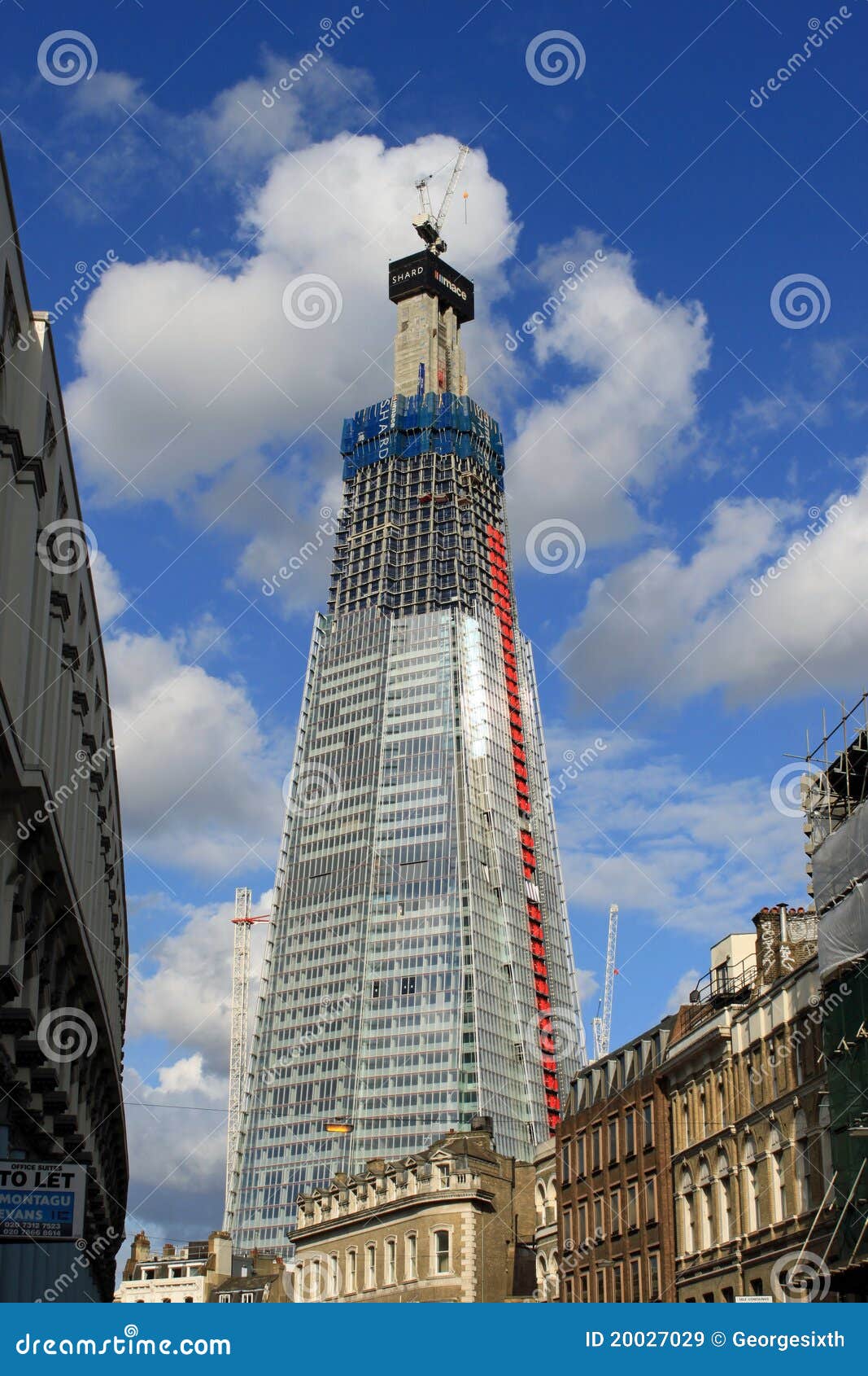 Le Tesson, Londres - Gratte-ciel En Construction Image stock éditorial ...