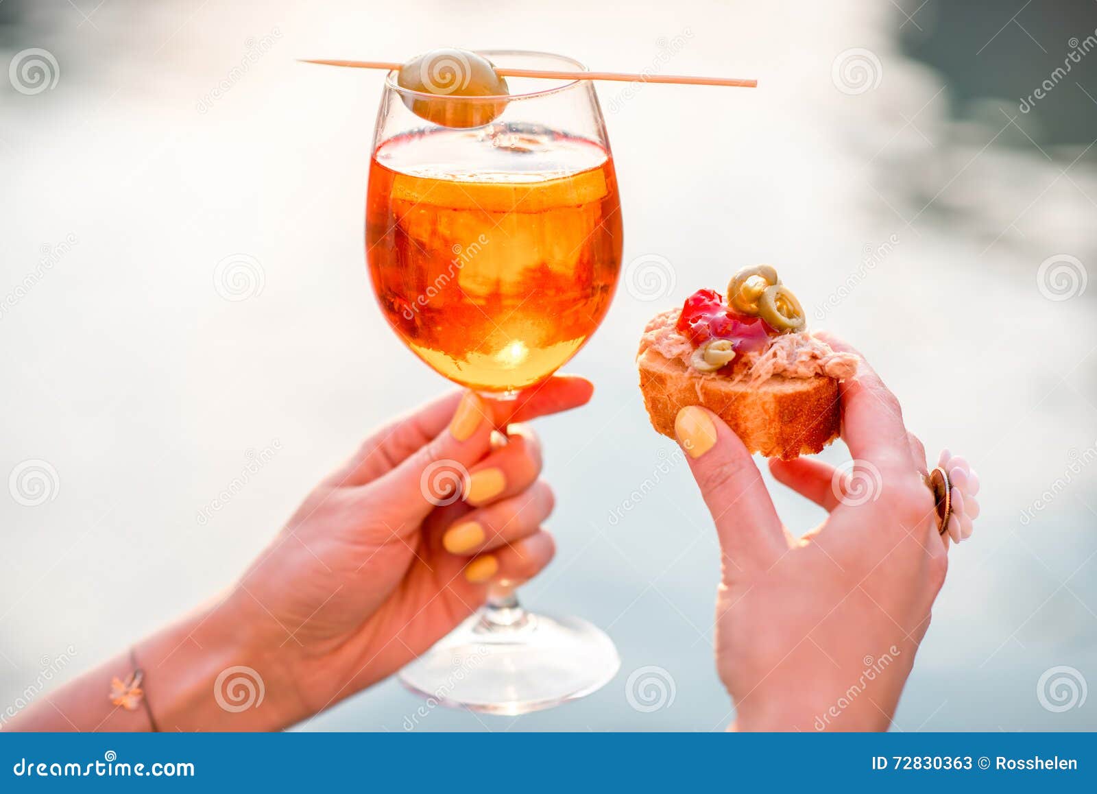 Le Verre Avec Spritz La Boisson D'alcool D'Aperol Image stock - Image ...