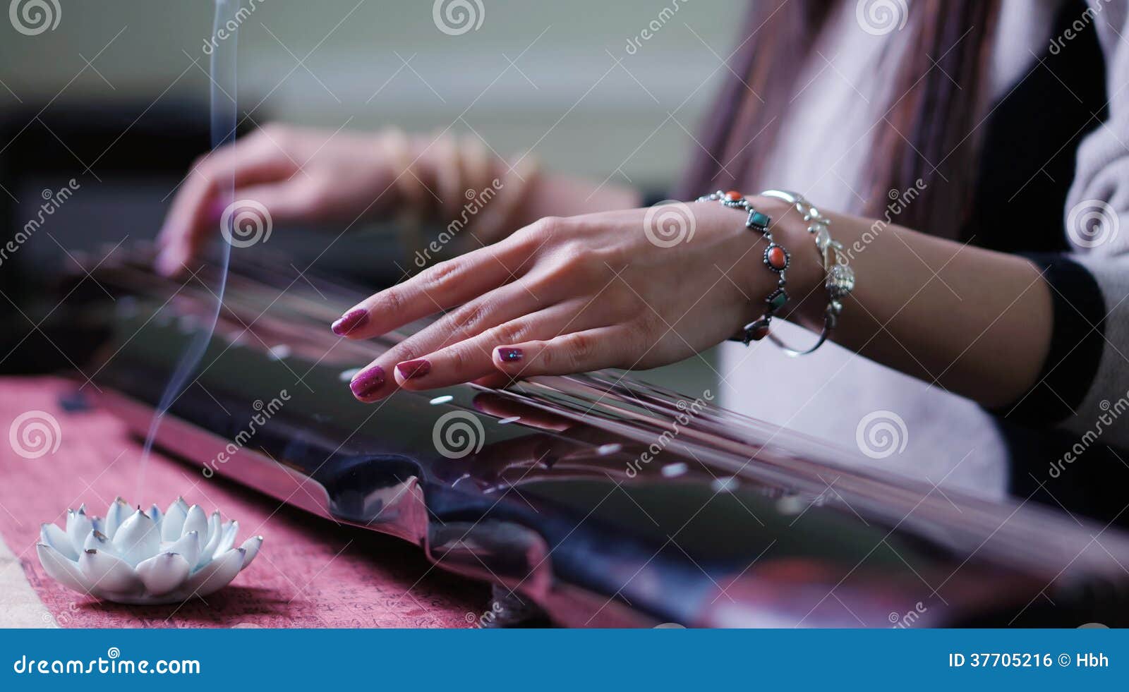 Le Vieil Instrument Chinois Guqin Photo stock - Image du instrument ...
