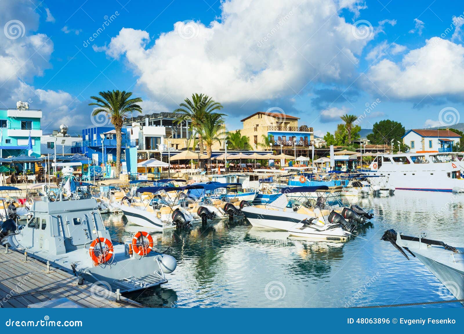 Le village de Latchi photo stock. Image du maison, tourisme - 48063896
