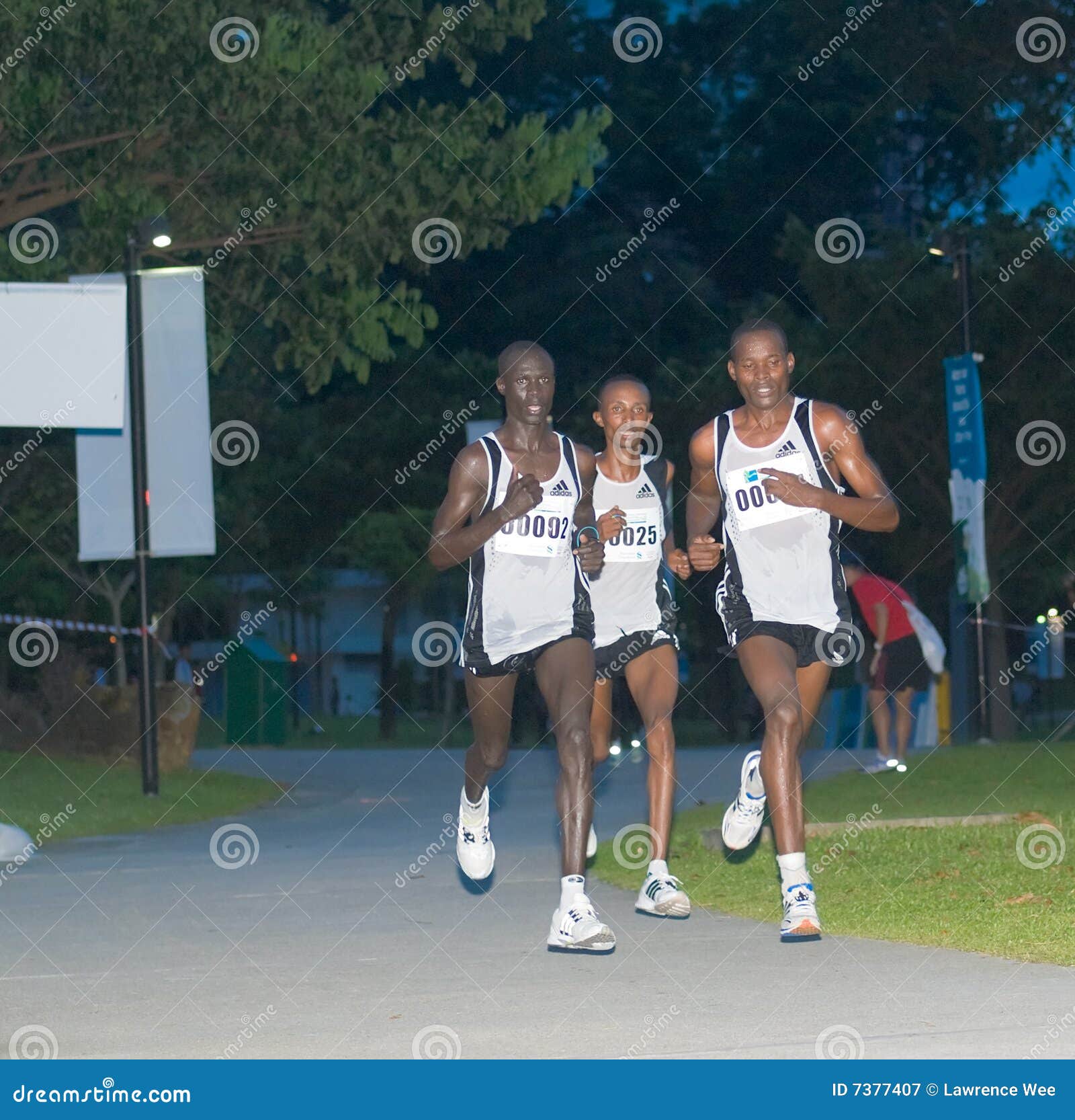 Lead Pack at the Singapore Marathon 2008 Editorial Photography - Image ...