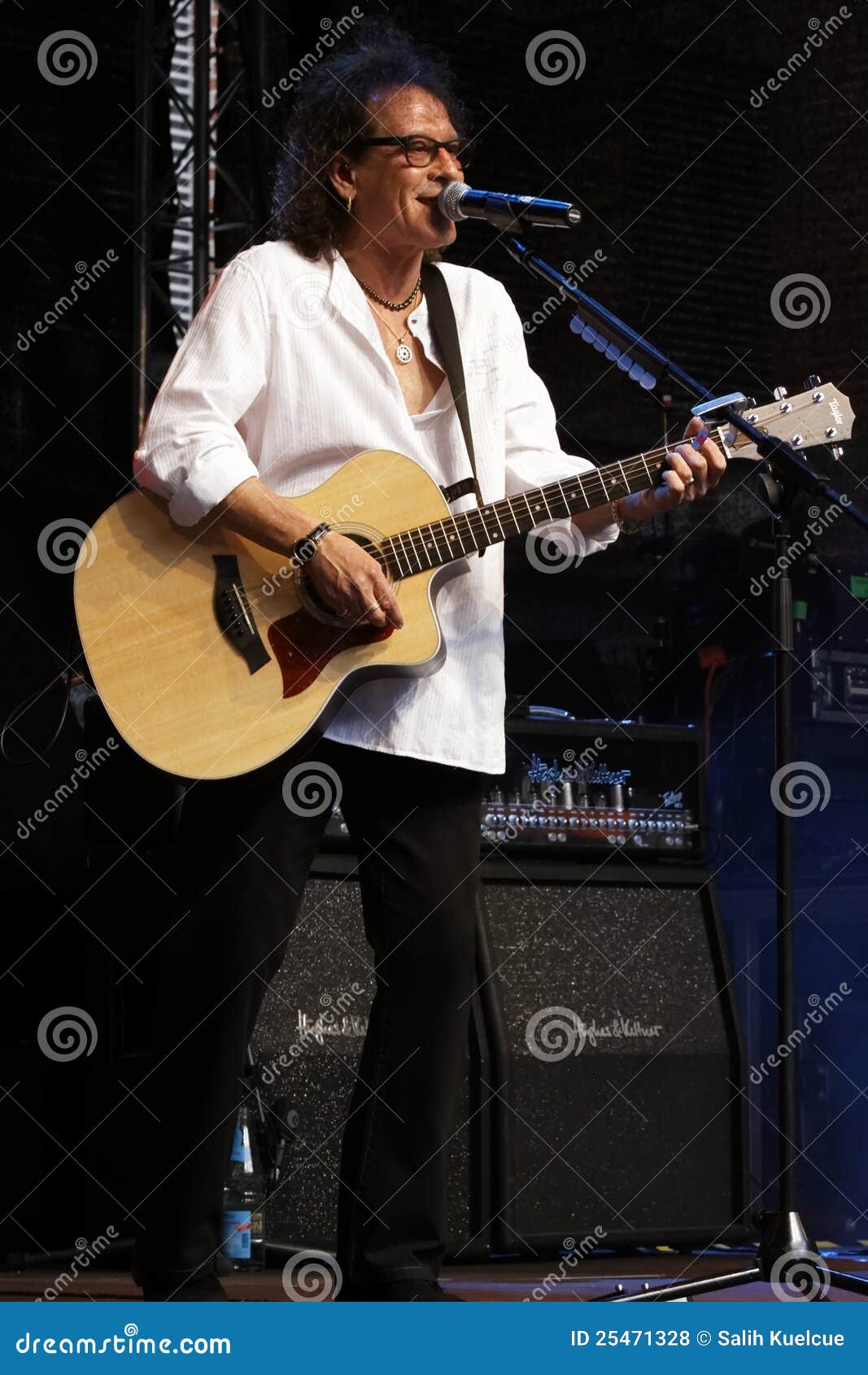 Lead-Vocals - Mike Craft editorial stock photo. Image of music - 25471328