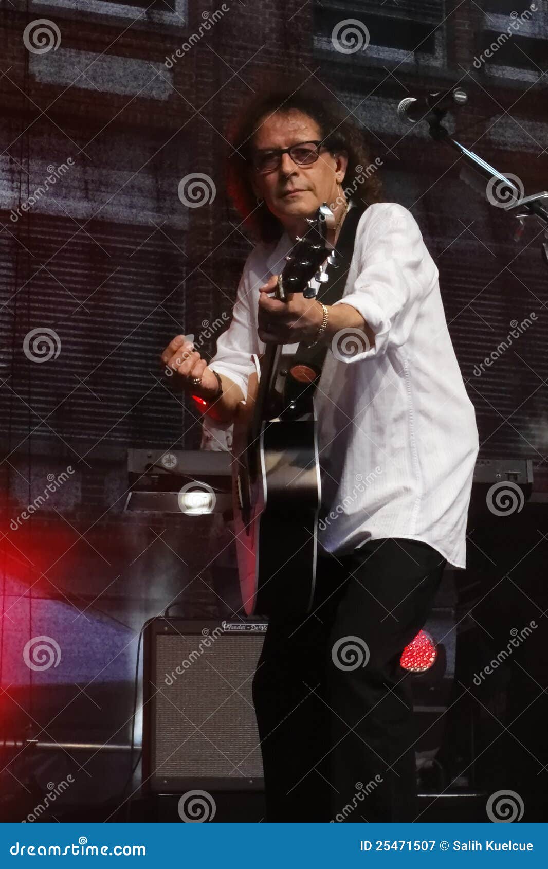 Lead-Vocals - Mike Craft editorial photography. Image of mike - 25471507