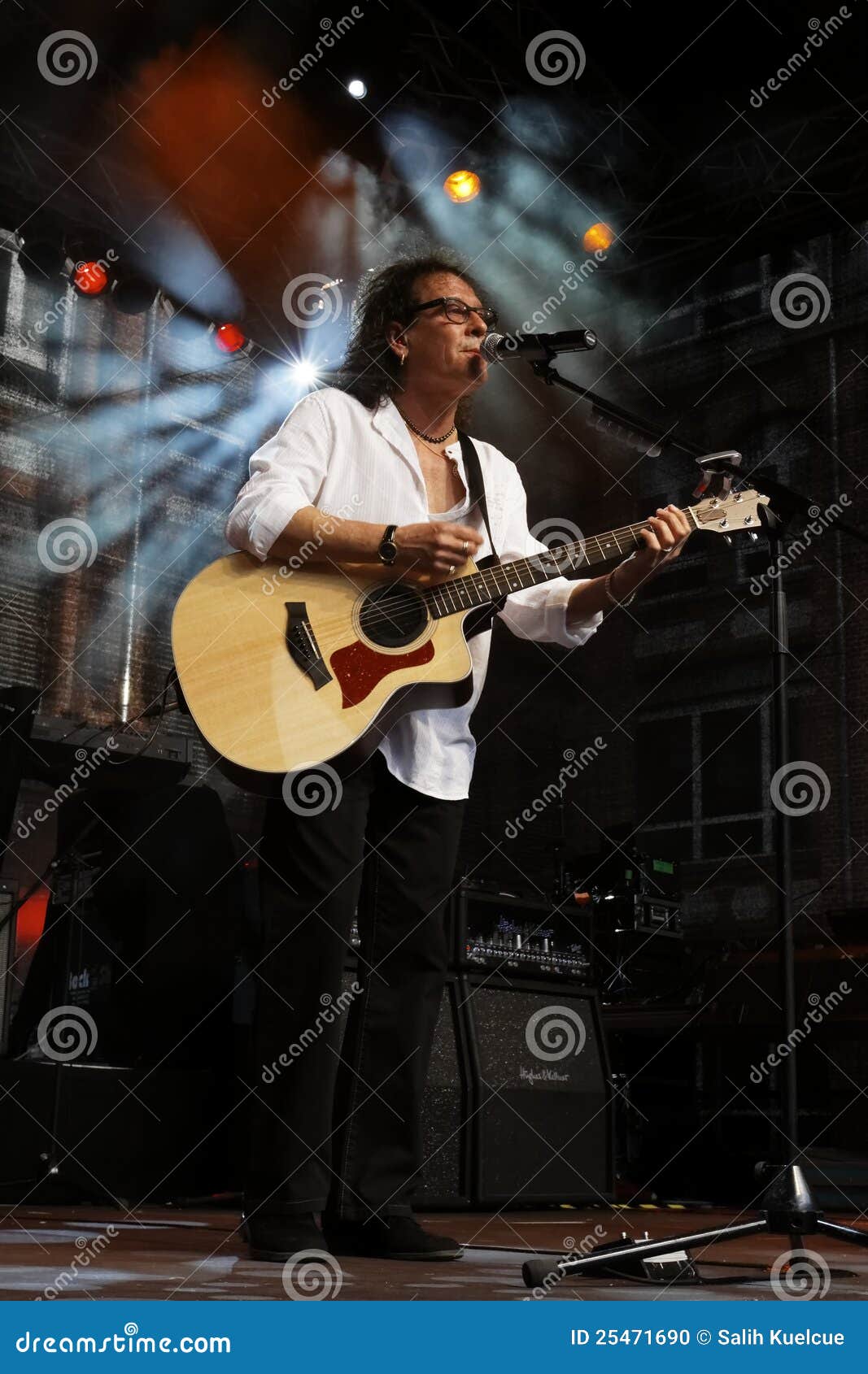 Lead-Vocals - Mike Craft editorial image. Image of mike - 25471690