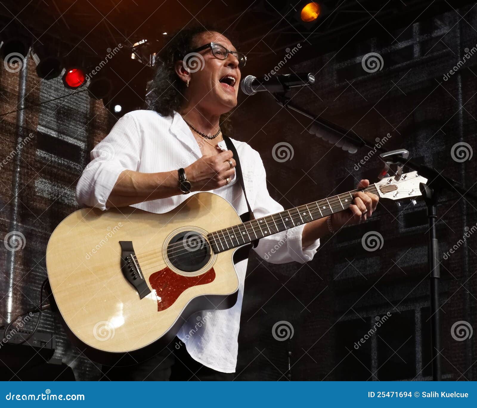 Lead-Vocals - Mike Craft editorial stock image. Image of culture - 25471694