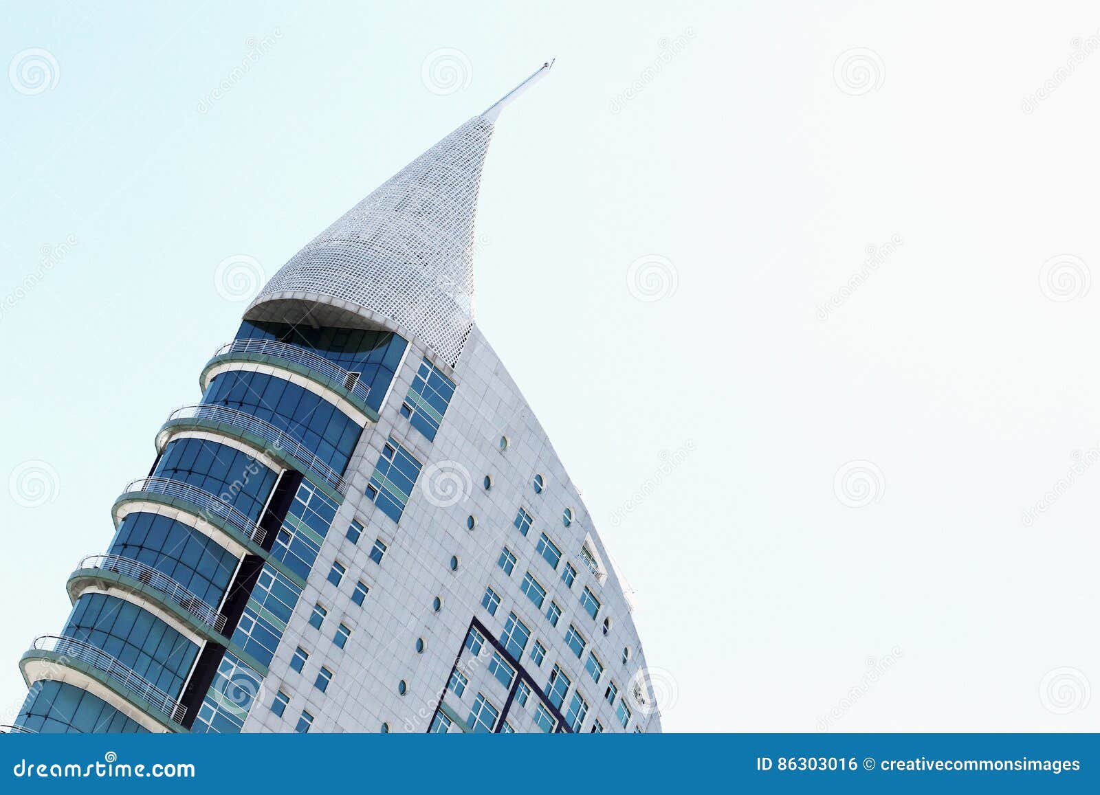 Leaning Building Picture. Image: 86303016