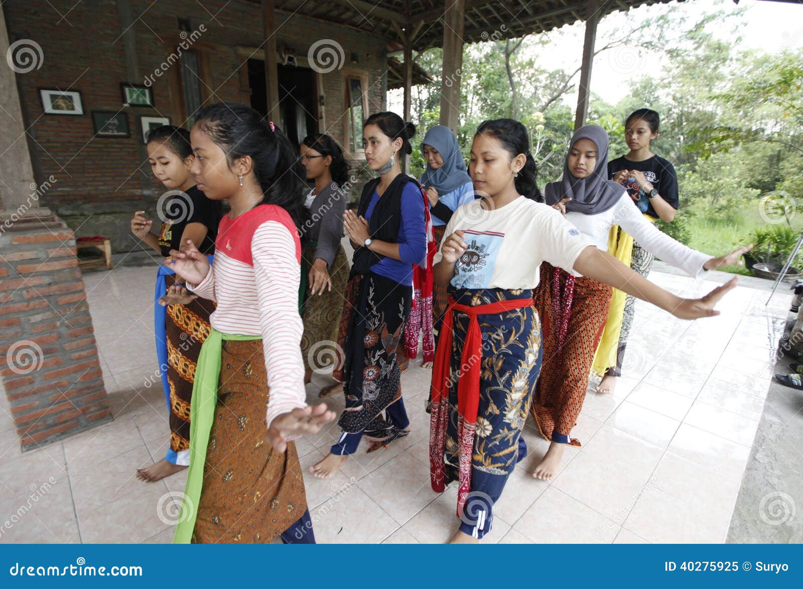 Learn Javanese dance editorial image. Image of class - 40275925