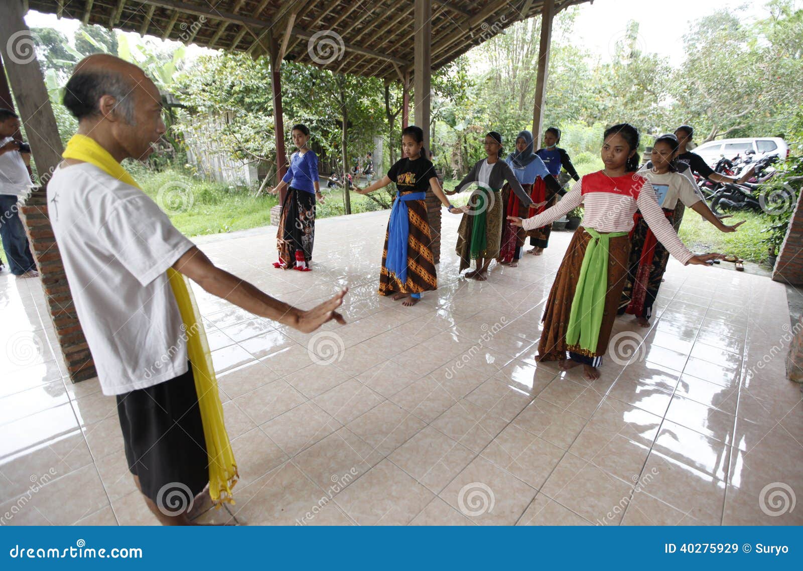 Learn Javanese dance editorial stock image. Image of learn - 40275929