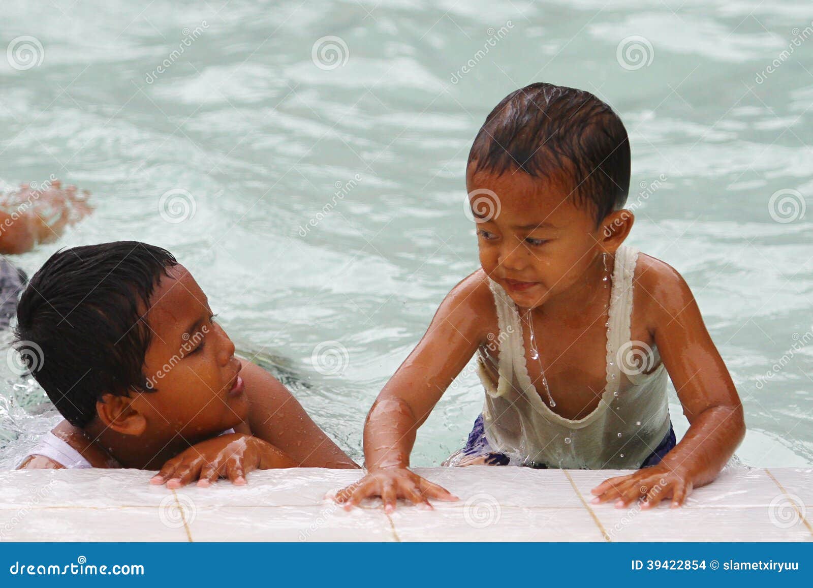 Learn to swim editorial stock image. Image of exercise - 39422854