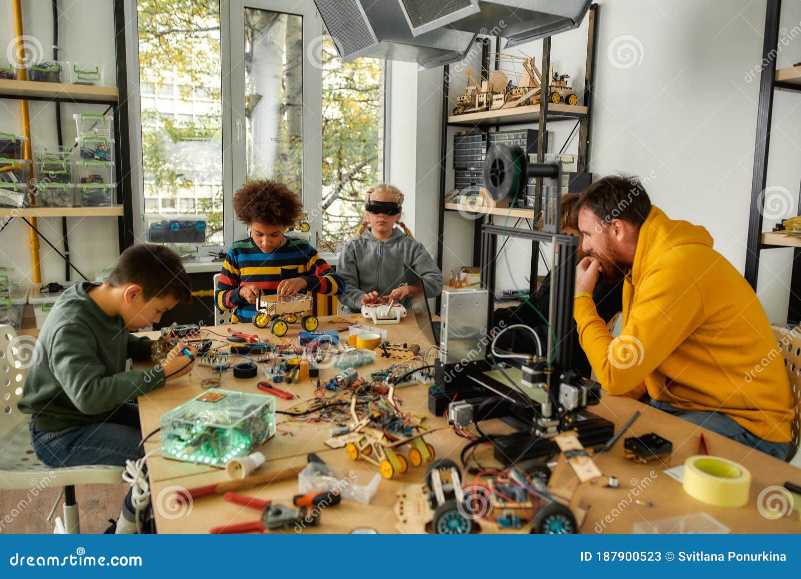 Learning, Friendship and Fun. Young Technicians Building Robots and ...