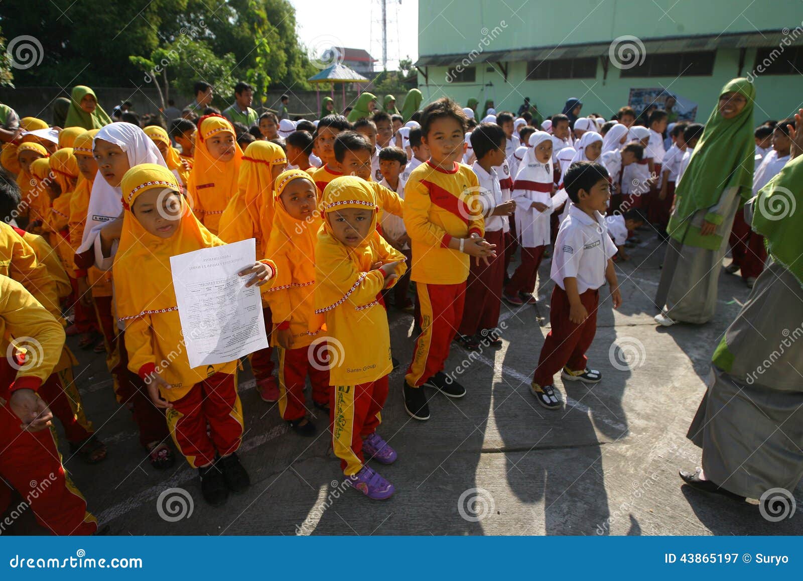 Learning outside classroom editorial photography. Image of elementary ...