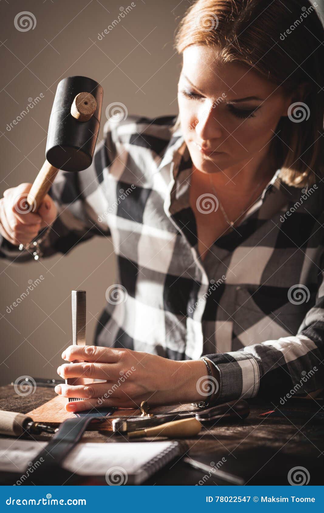 Leather handbag craftsman stock image. Image of grain - 78022547