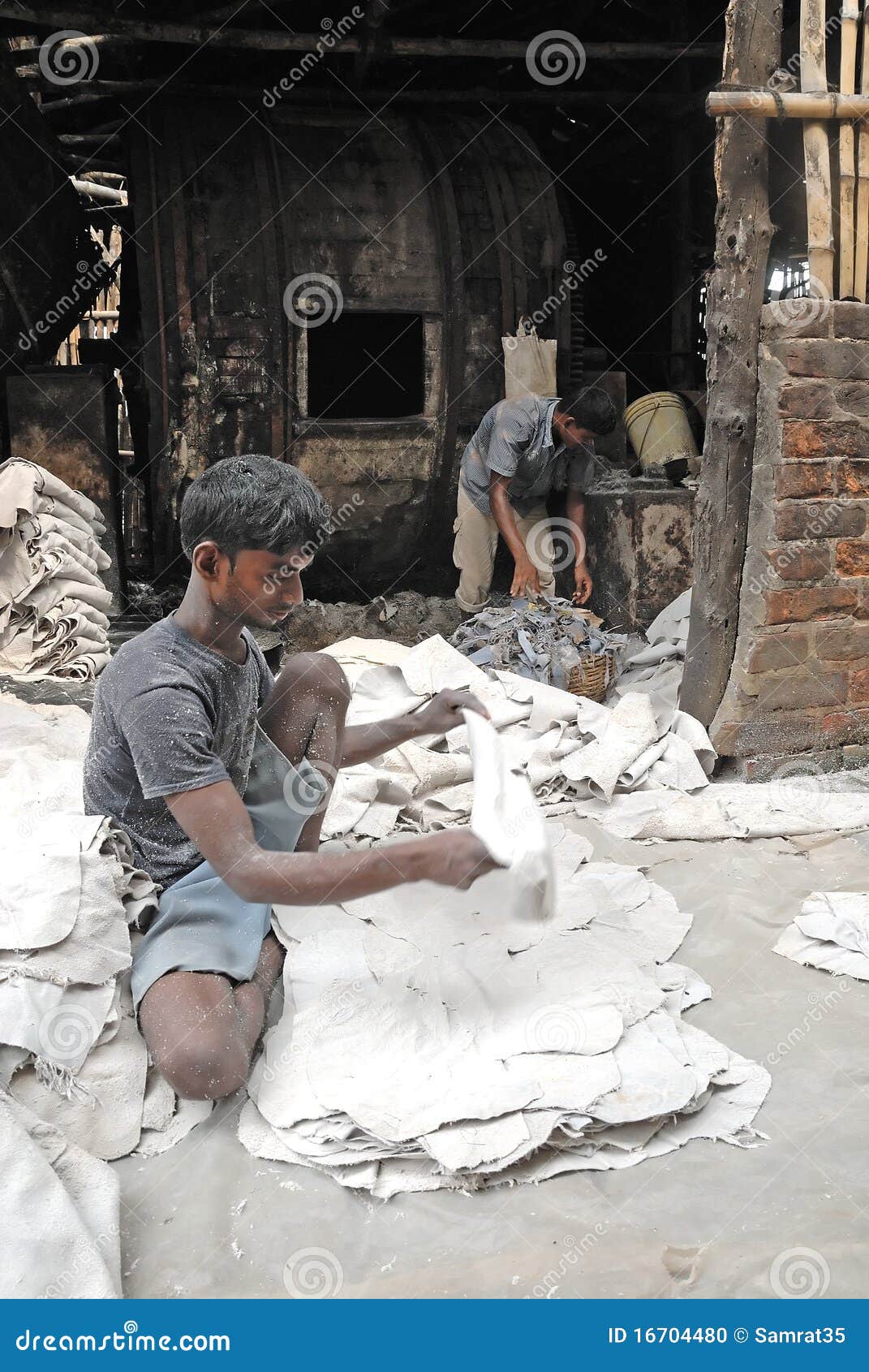 Leather Industry of Kolkata Editorial Image - Image of worker, labour ...