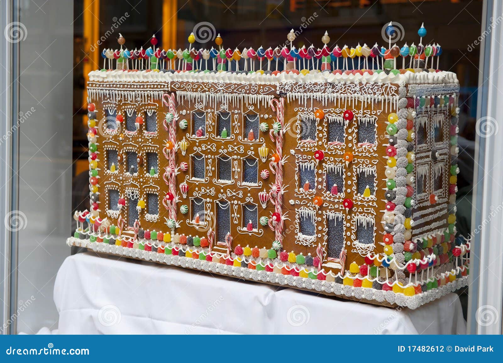 Lebkuchen-Haus redaktionelles stockfotografie. Bild von weihnachten ...