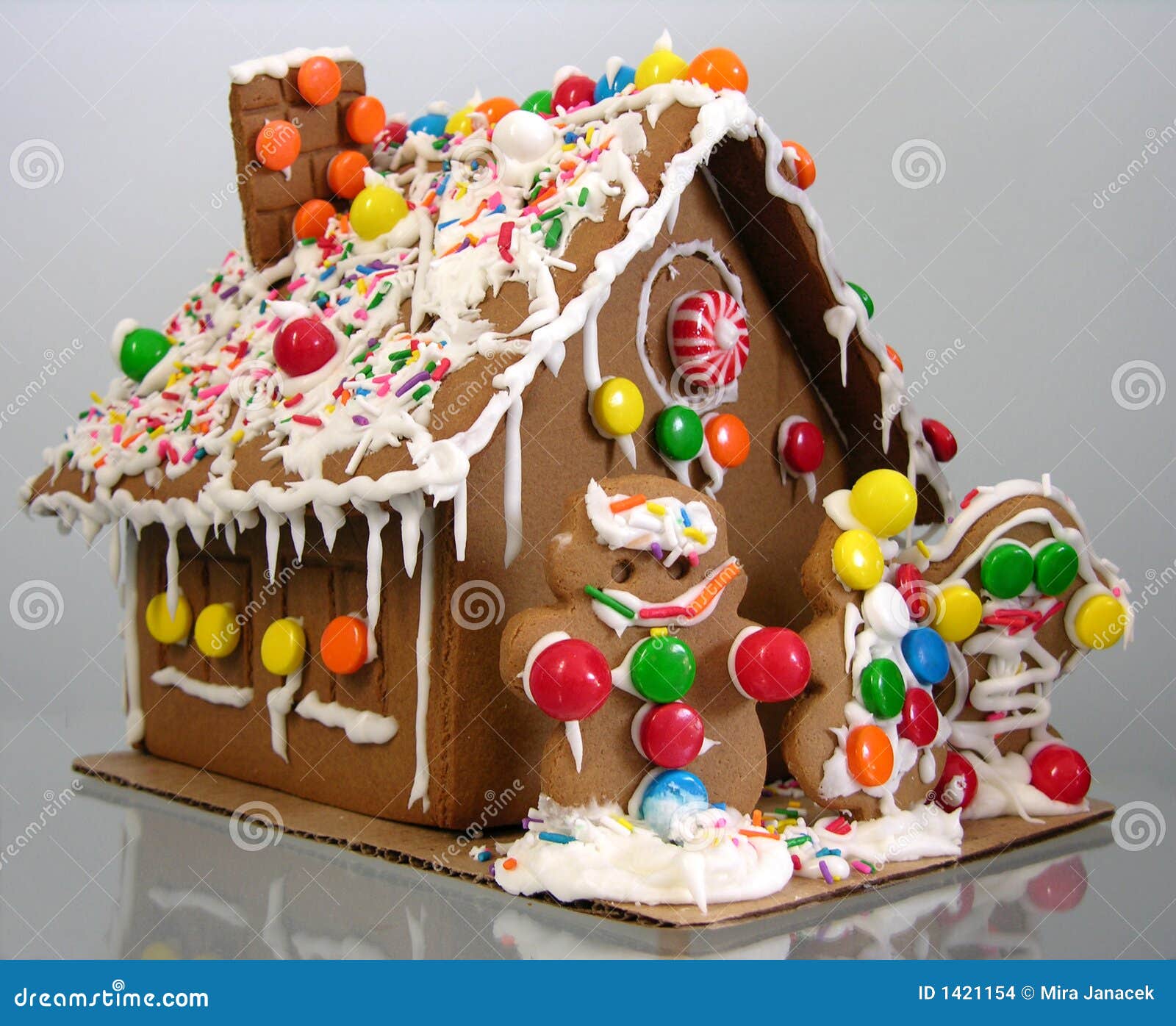 Lebkuchenhaus stockfoto. Bild von nahrung, weihnachten - 1421154