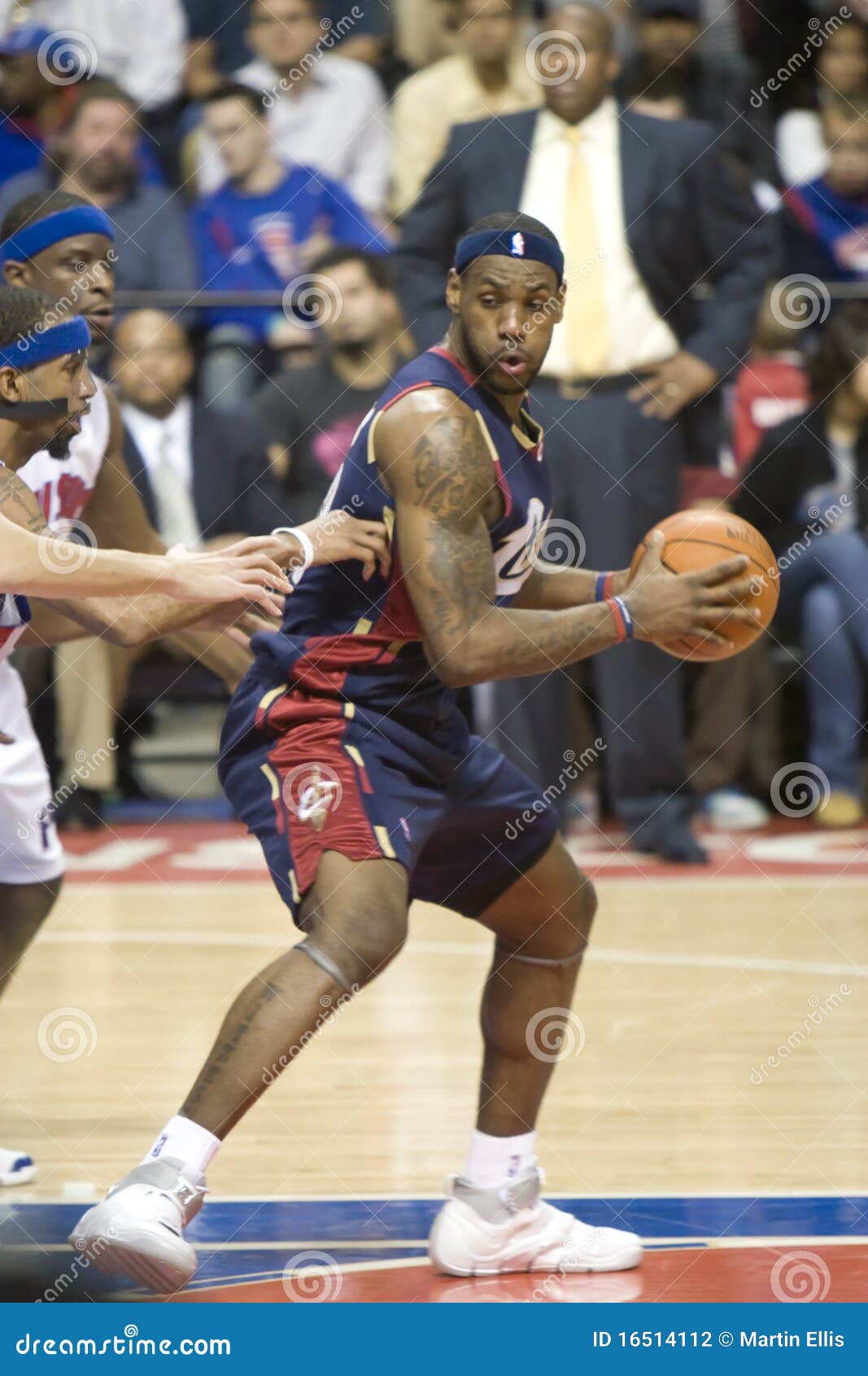 Lebron with the Ball editorial photography. Image of professional ...