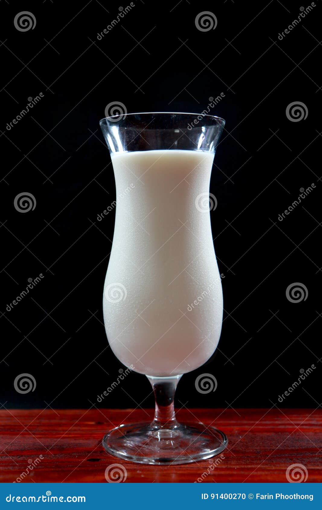 Leche rosada foto de archivo. Imagen de coctel, baya - 91400270