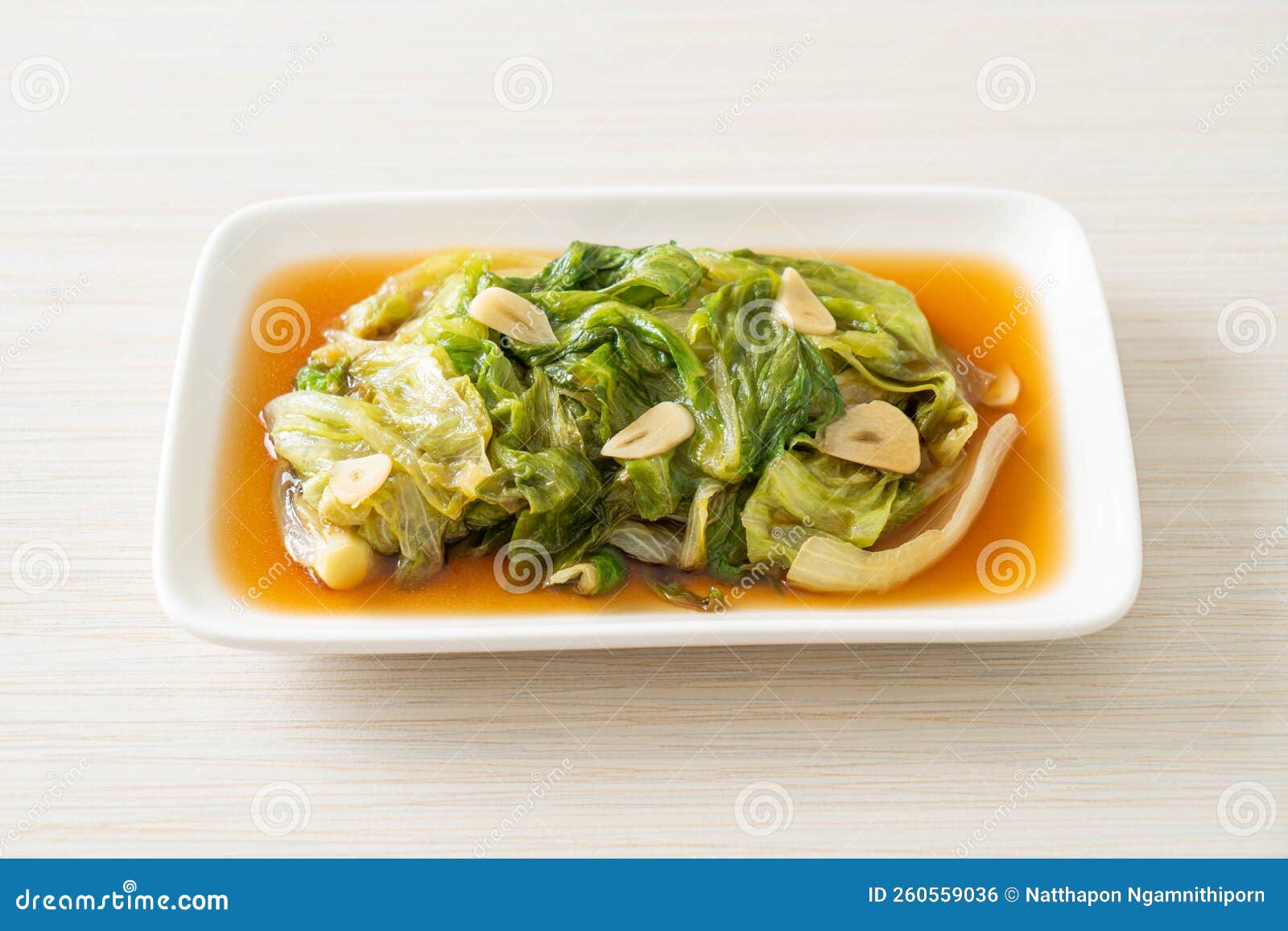 Lechuga De Iceberg Con Salsa De Ostras Foto de archivo - Imagen de ...