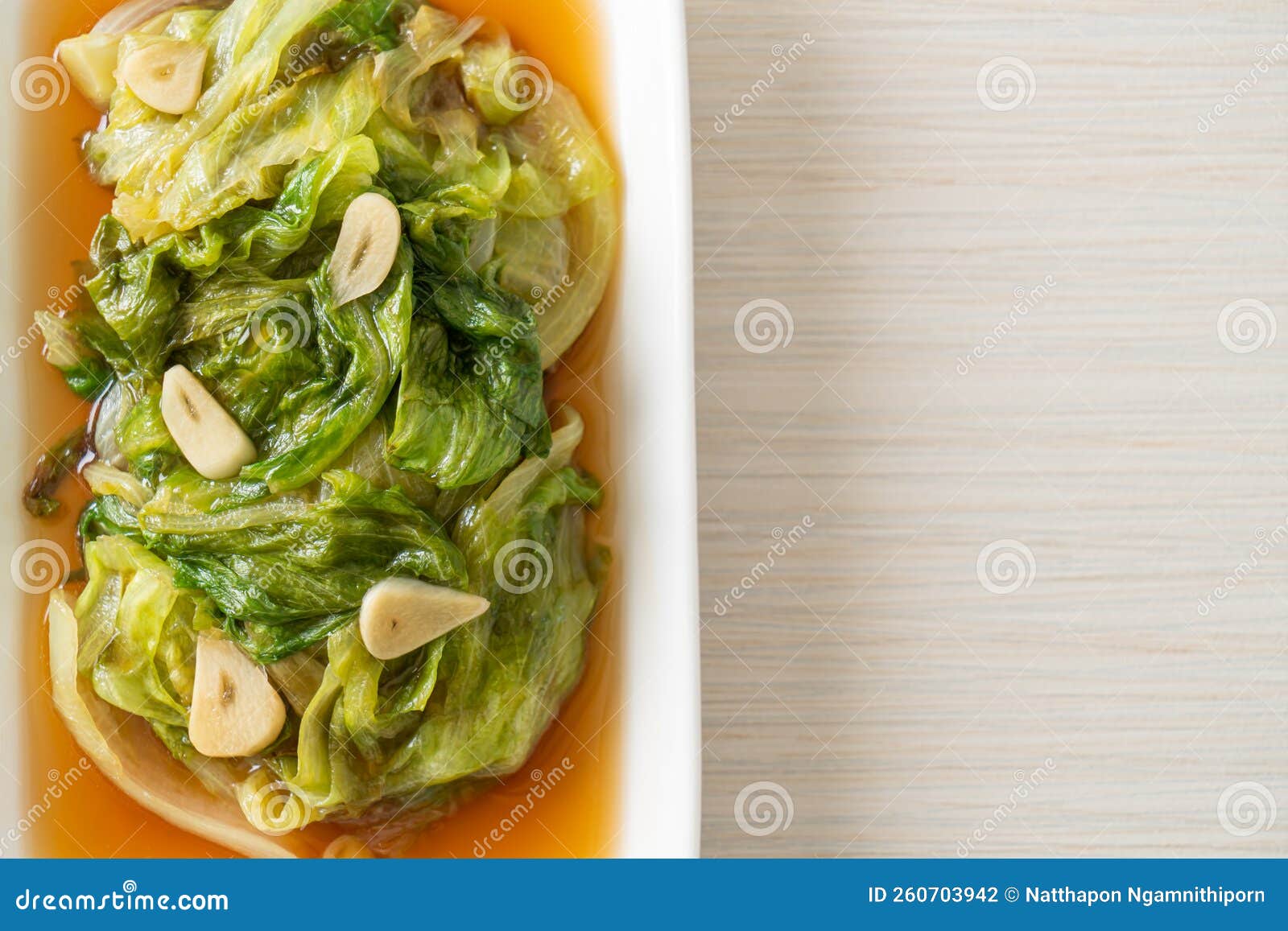 Lechuga De Iceberg Con Salsa De Ostras Foto de archivo - Imagen de ...