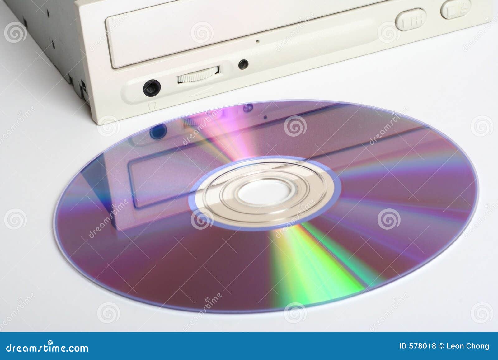Lecteur CD et disque photo stock. Image du contrat, enregistrement - 578018
