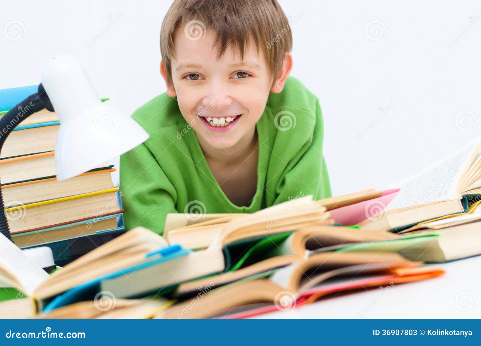 Lecture d'enfant image stock. Image du enfance, gosse - 36907803