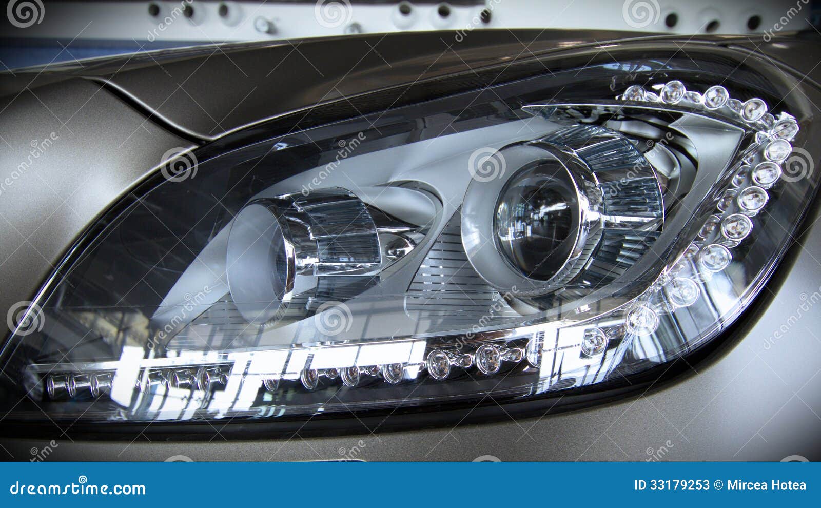 LED-Autolicht stockbild. Bild von sicherheit, beleuchtung - 33179253