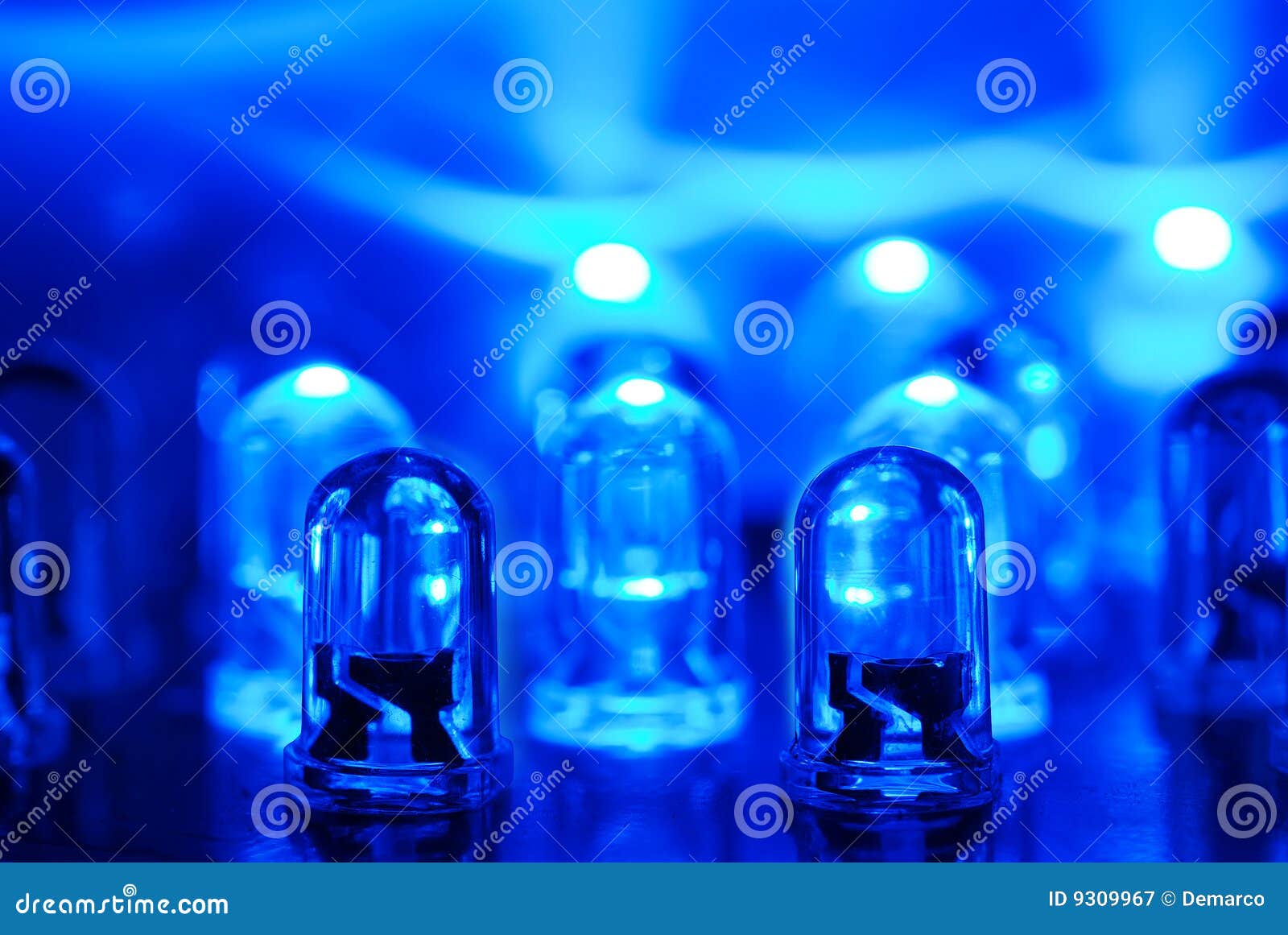 LED azul imagen de archivo. Imagen de conductor, semicerrado - 9309967